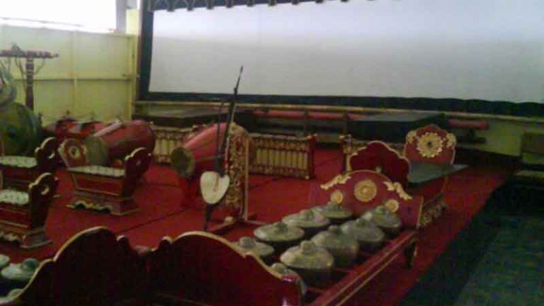 Gamelan, Alat Musik Tradisional Indonesia Yang Di Akui Dunia ...