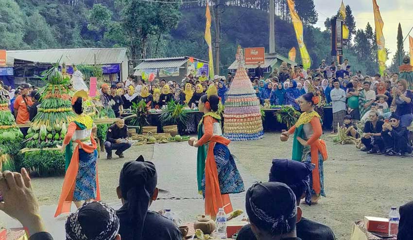 Contoh Berita Bahasa Jawa Tema Tradisi Bersih Desa | Kawruh Basa